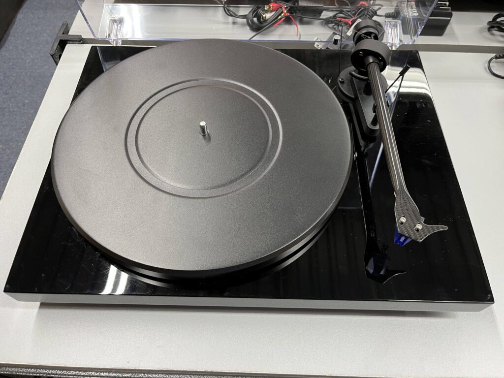 Pro-Ject Debut Carbon Turntable – Innovative Audio